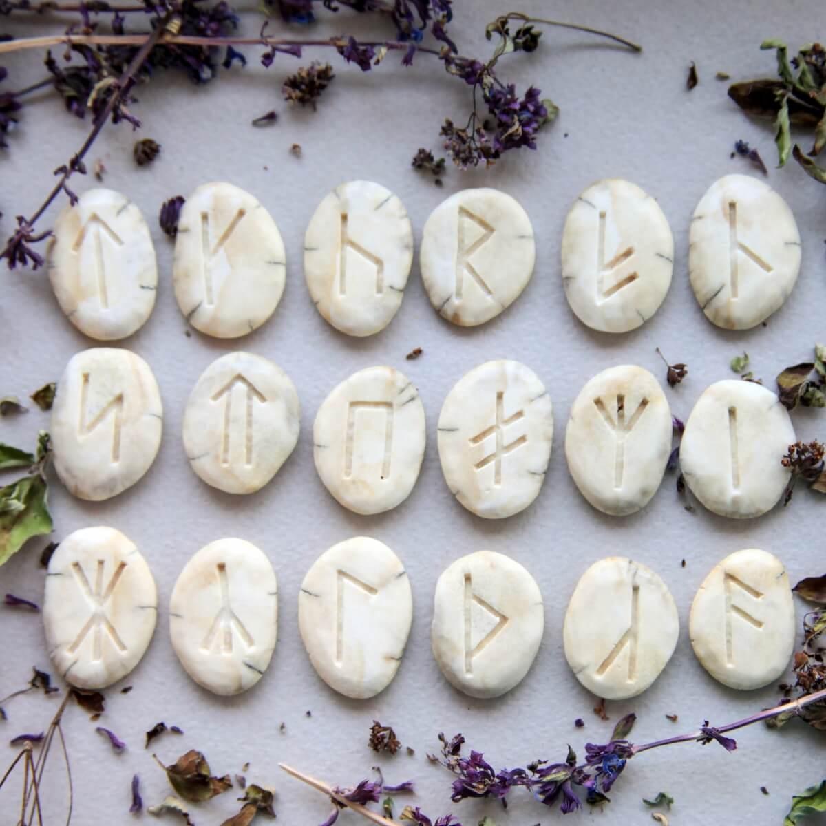 Traditional Runic V - Email Reading By Phoenix